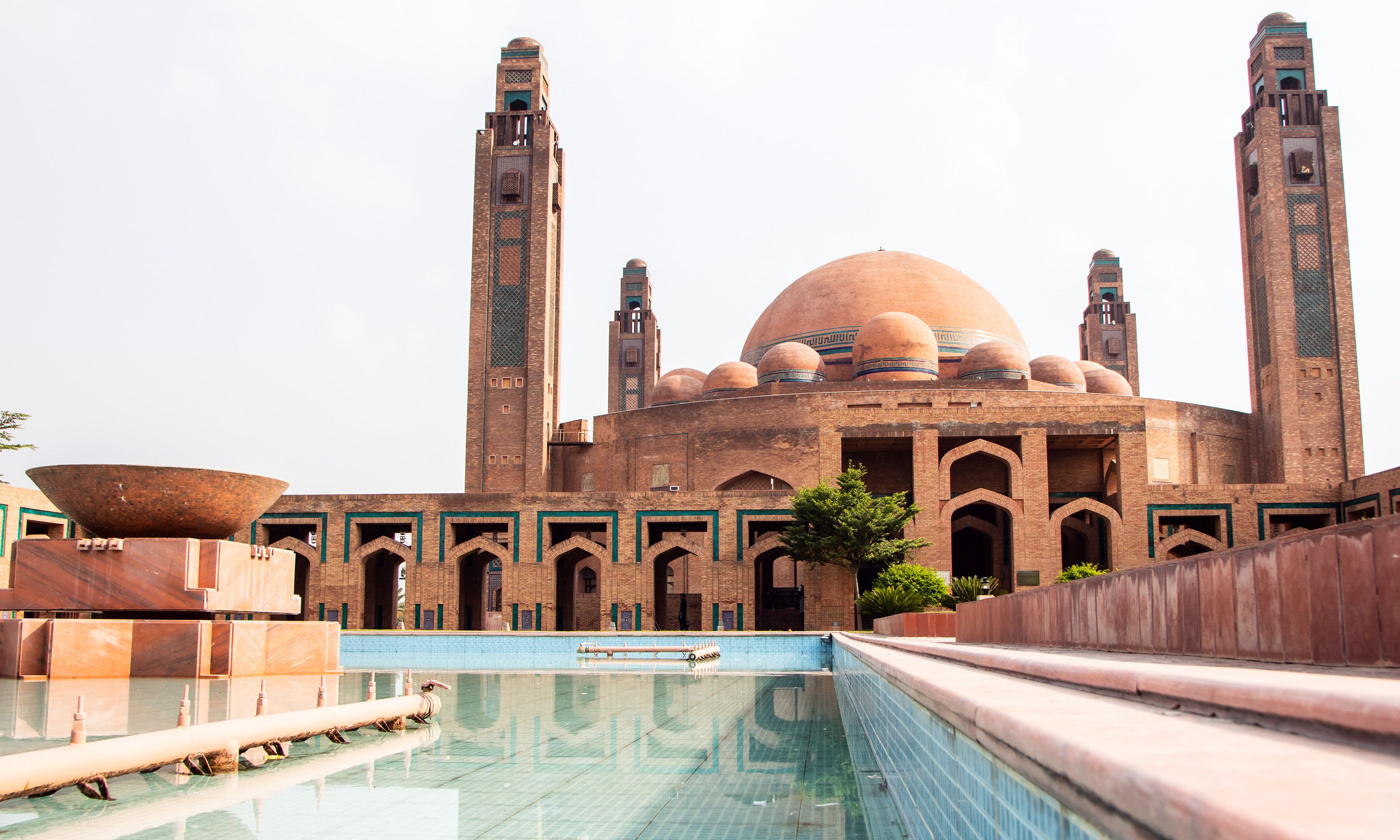 The 7 Most Beautiful Mosques in Pakistan | Wanderlust